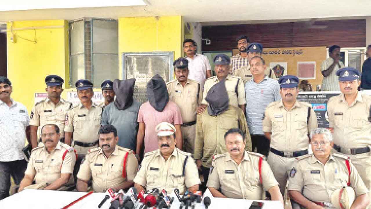 Eluru: Three arrested, stolen truck with rice bags recovered