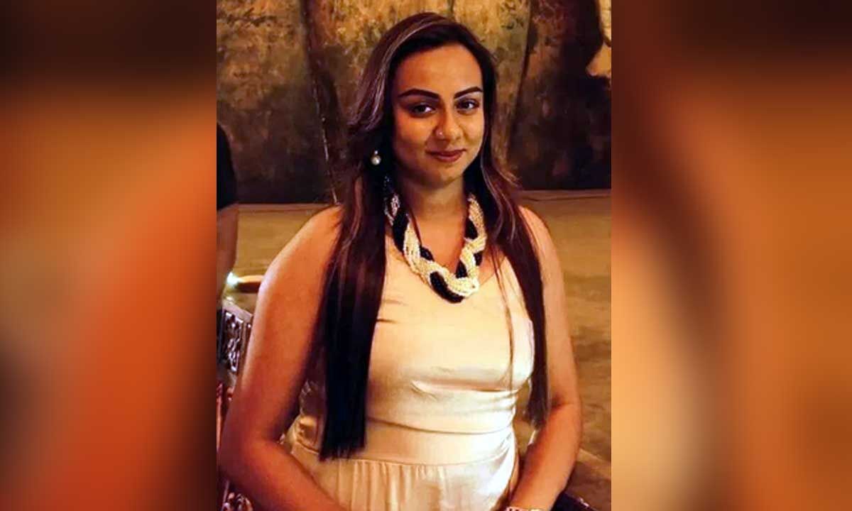 Bengal dancer dies in accident while escaping drunk youths