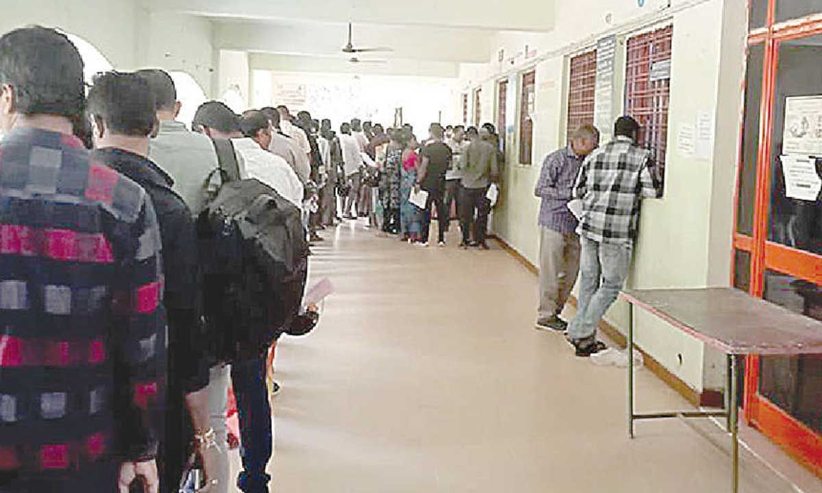 Staff crunch hits work at 6 RTA offices in city