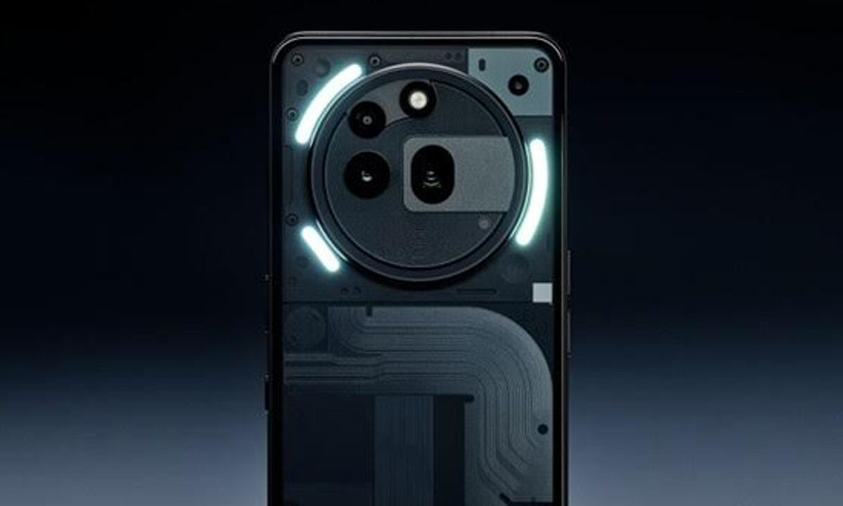 World’s First Robot Unboxing - Phone (3a) Series Design Reveal