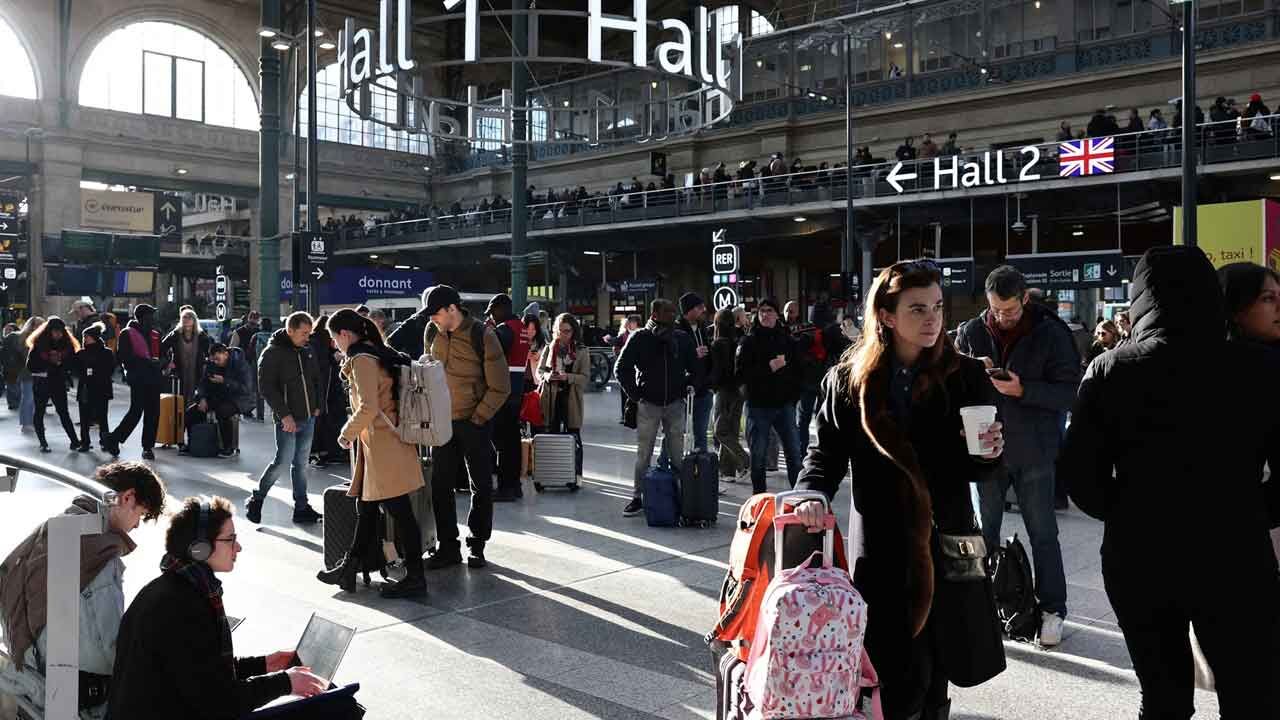 Unexploded WWII bomb halts Eurostar travel