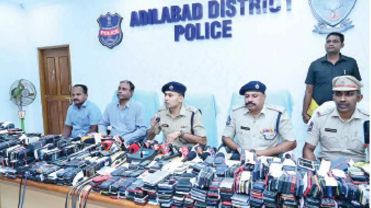 Cyber crooks using old phones to con people land behind bars