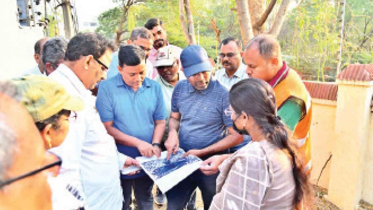 Race against time to finish SNDP works, GHMC chief tells officials