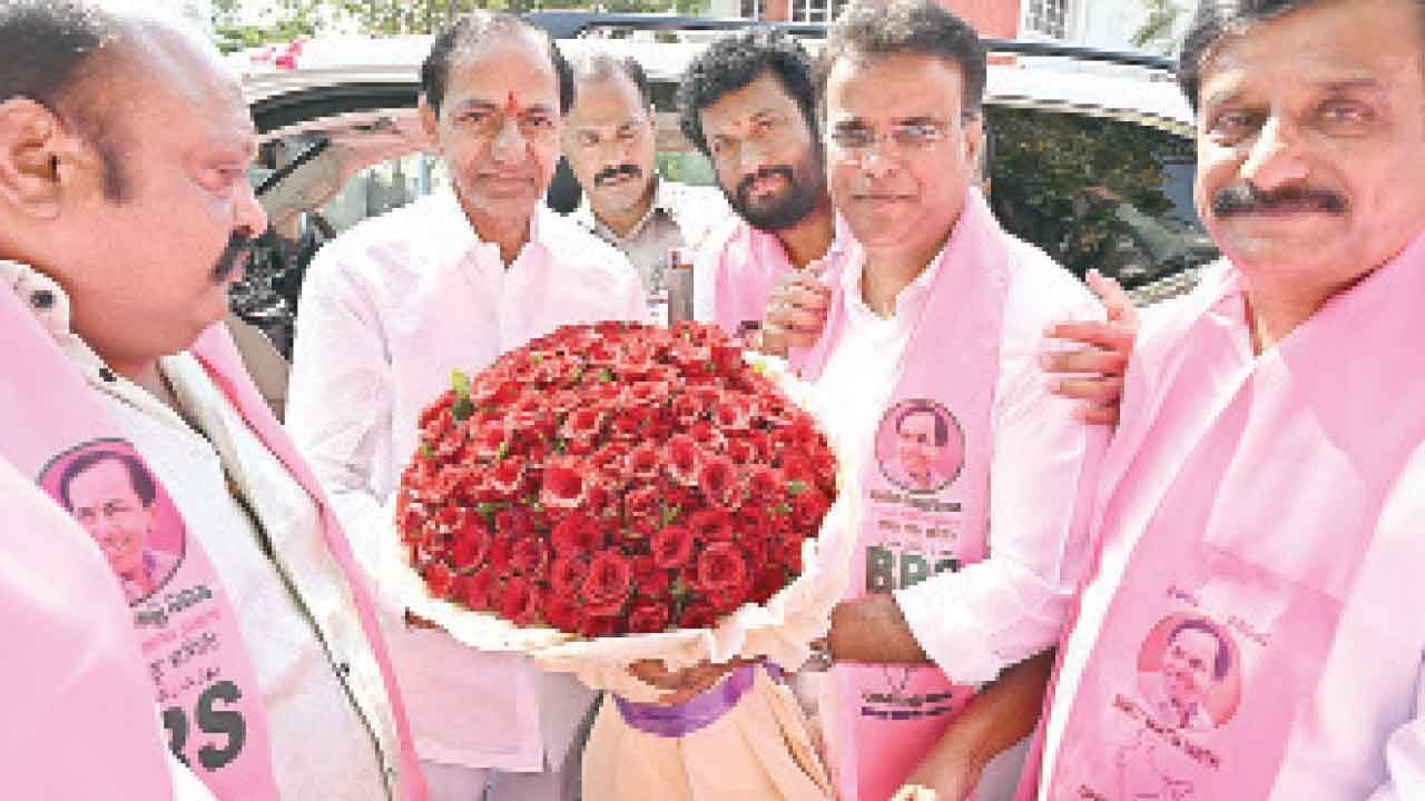KCR becomes centre of attraction in Assembly