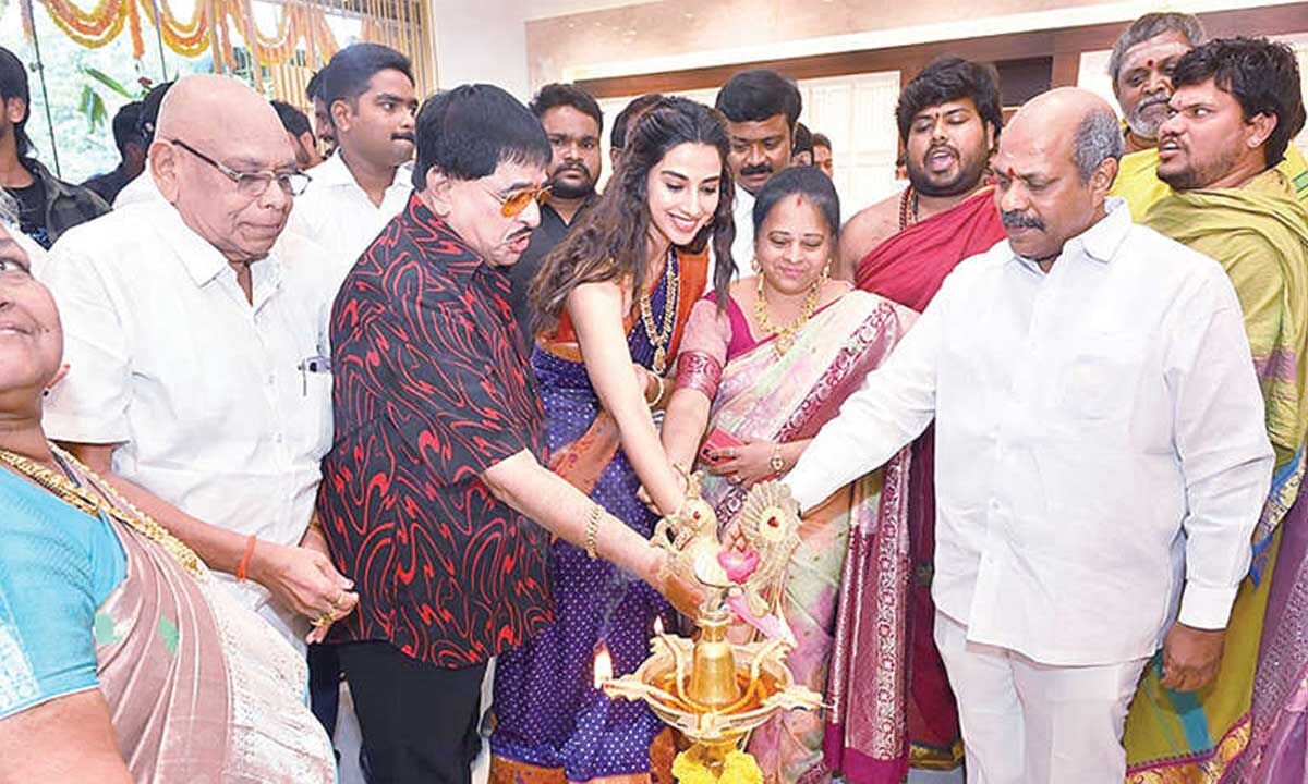 CMR launches jewellery showroom in Eluru