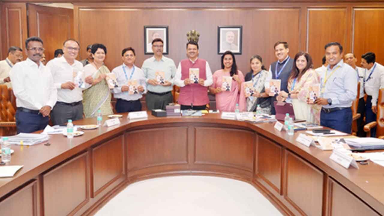 Maha CM releases Energy Department’s 100-day report card