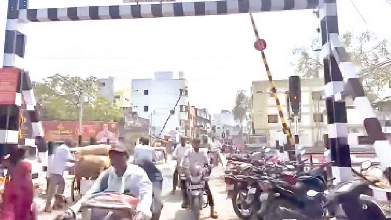 Commuters rejoice as railway middle gate reopens