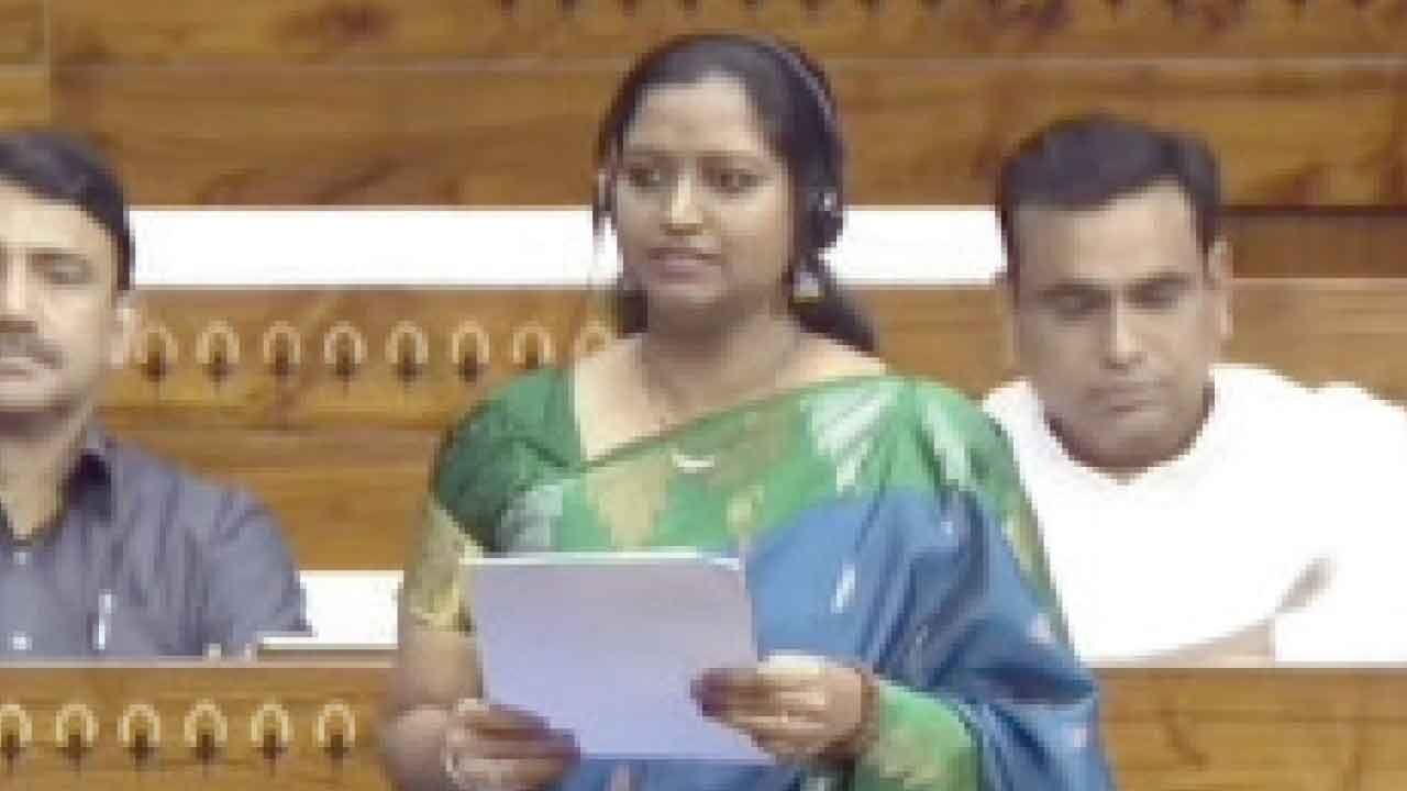 Kavya bats for setting up satellite campus of coop university in TG