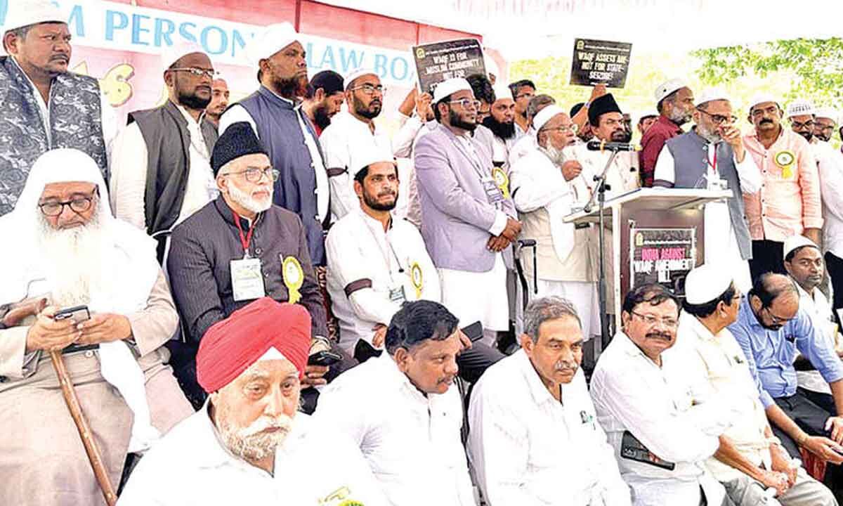 Oppose Wakf Amendment Bill, Muslim organisations urge CM