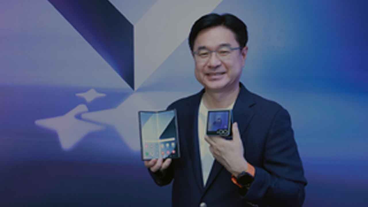 Foldable smartphones to see robust comeback in 2026 globally