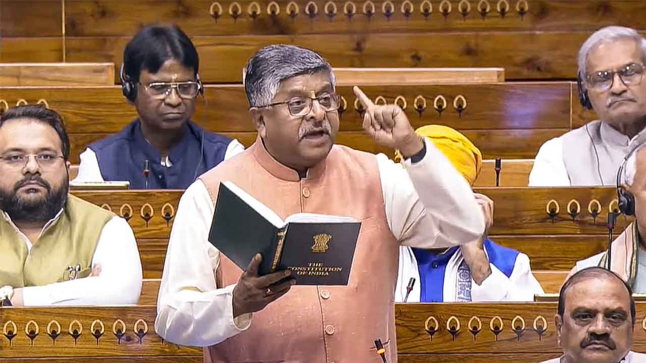 RS Prasad slams Cong for double talk