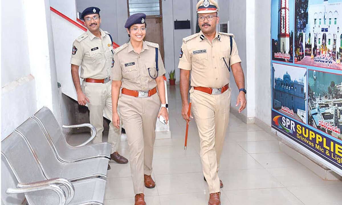 DIG visits 5th battalion, inspects training facilities
