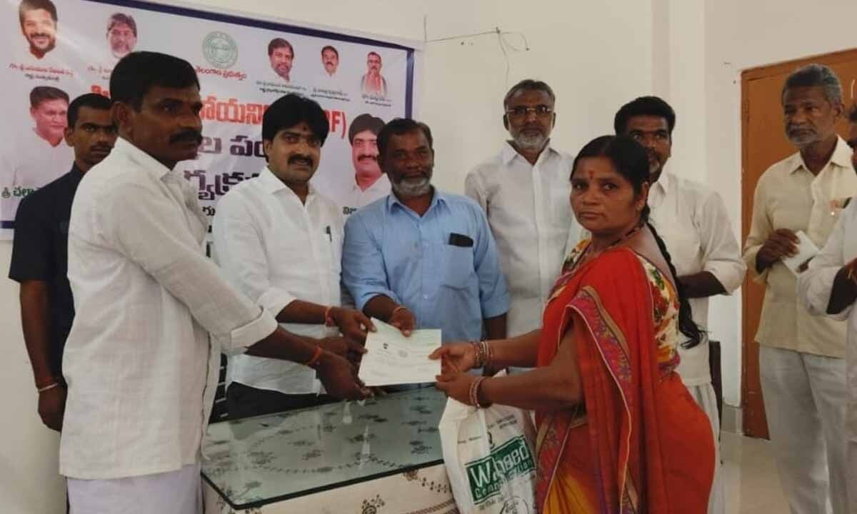 Alampur MLA Vijayudu Distributes CMRF Cheques to Beneficiaries