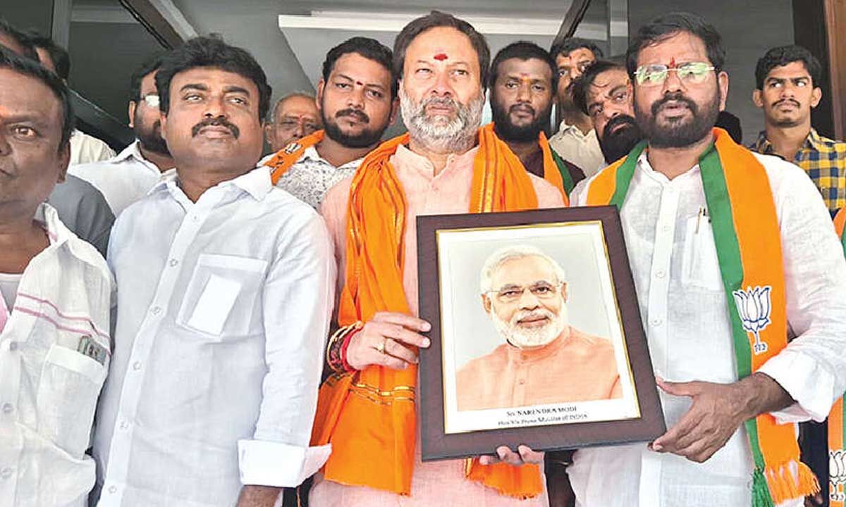 BJP demands PM portrait in all govt offices