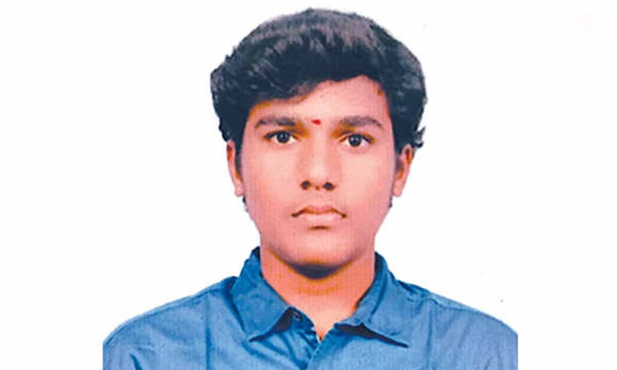 Chandu scores 462 marks in Inter 1st year