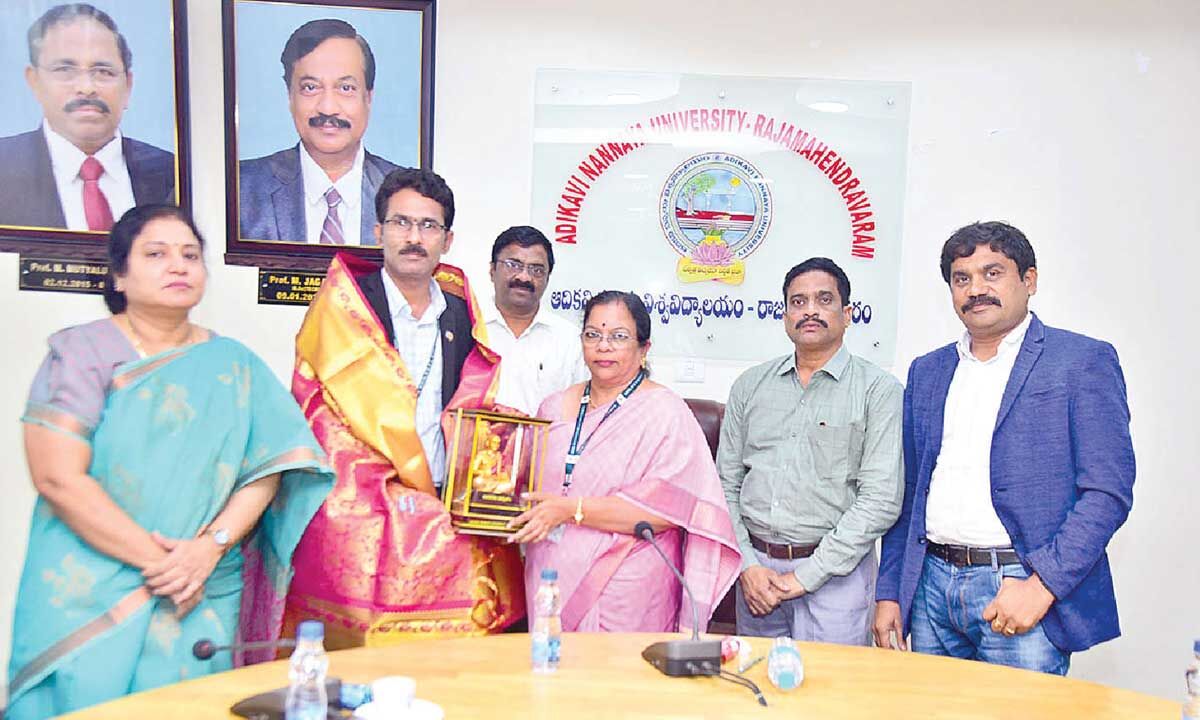 AKNU hosts interactive session on Science & Technology