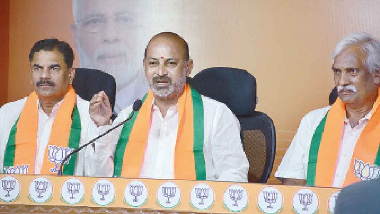 Is ‘duplicate Gandhi family’ above the law of land, asks Bandi