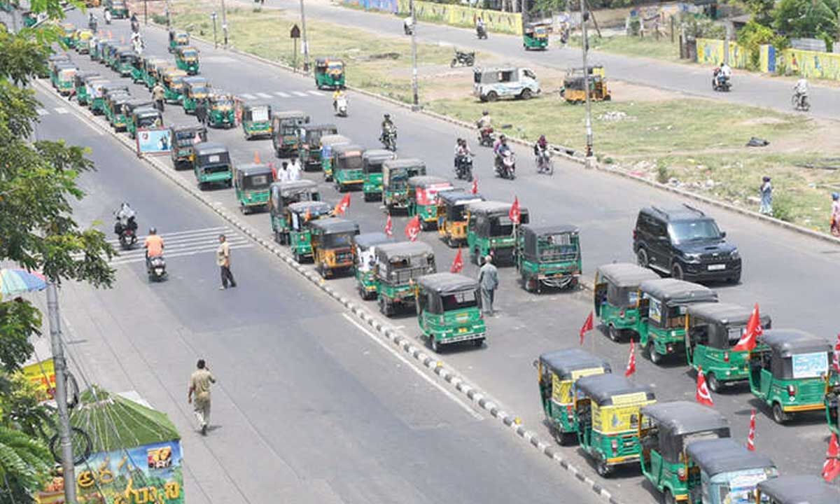 Auto workers stagemassive protest