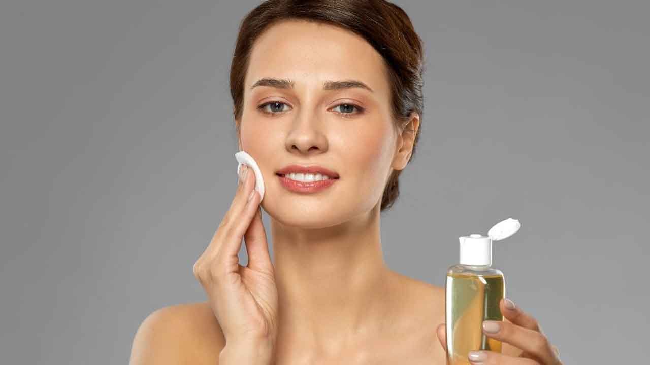 DIY Face Toners for Hydrated, Clear, and Glowing Skin