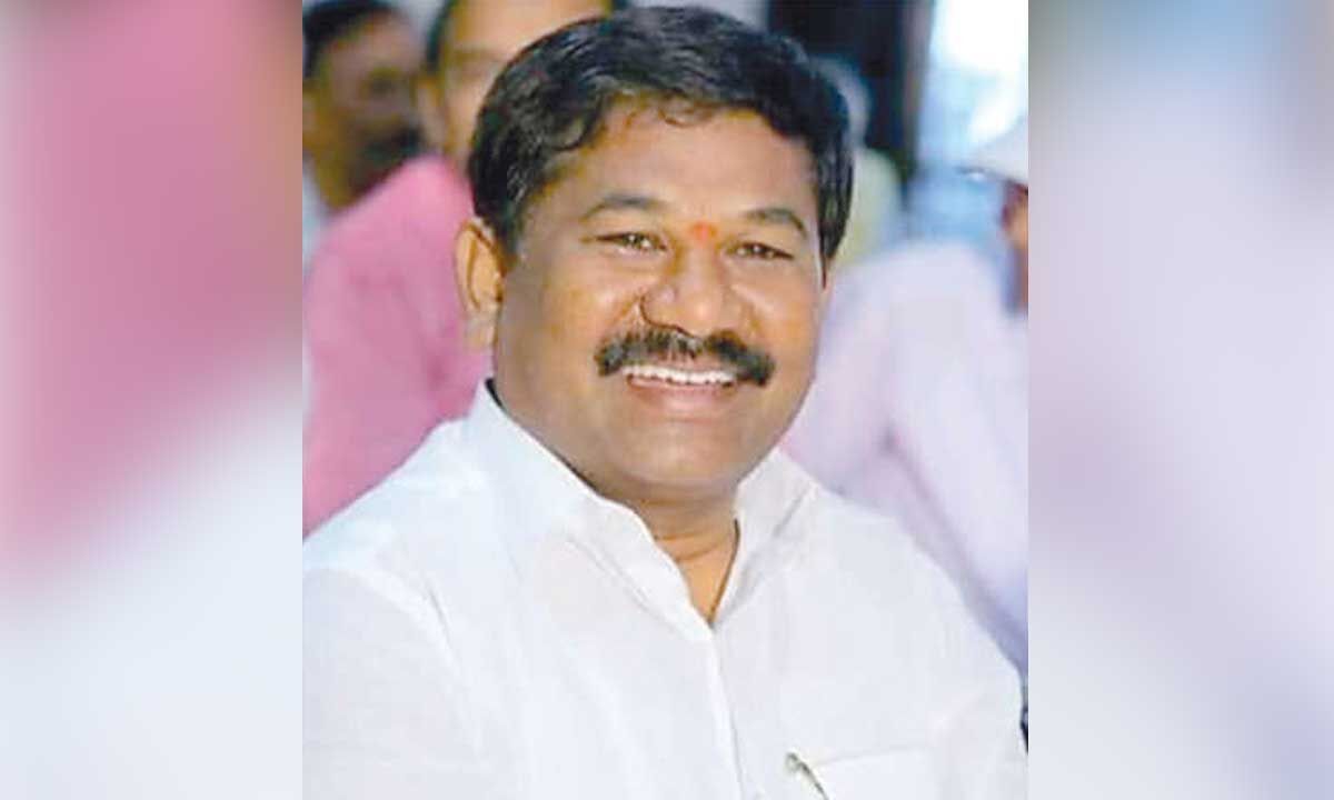 Minister lauds Gurukul, welfare hostel students