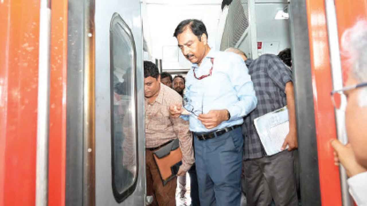 SCR GM inspects BZA Railway Station