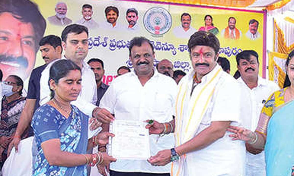 MLA distributes sewing machines to unemployed women