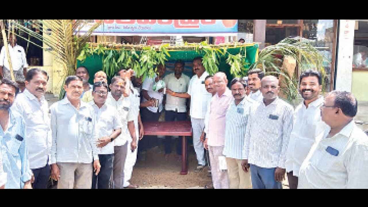 Wanaparthy: Summer water stalls all over town