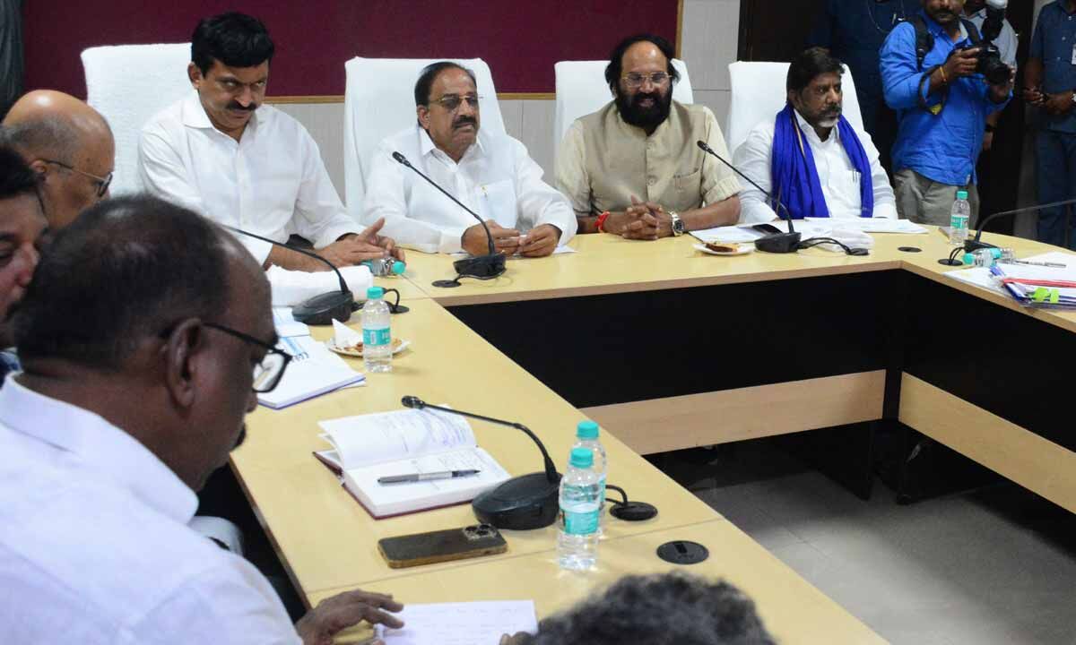 Uttam directs officials to expedite works on SRLI, SSMP projects