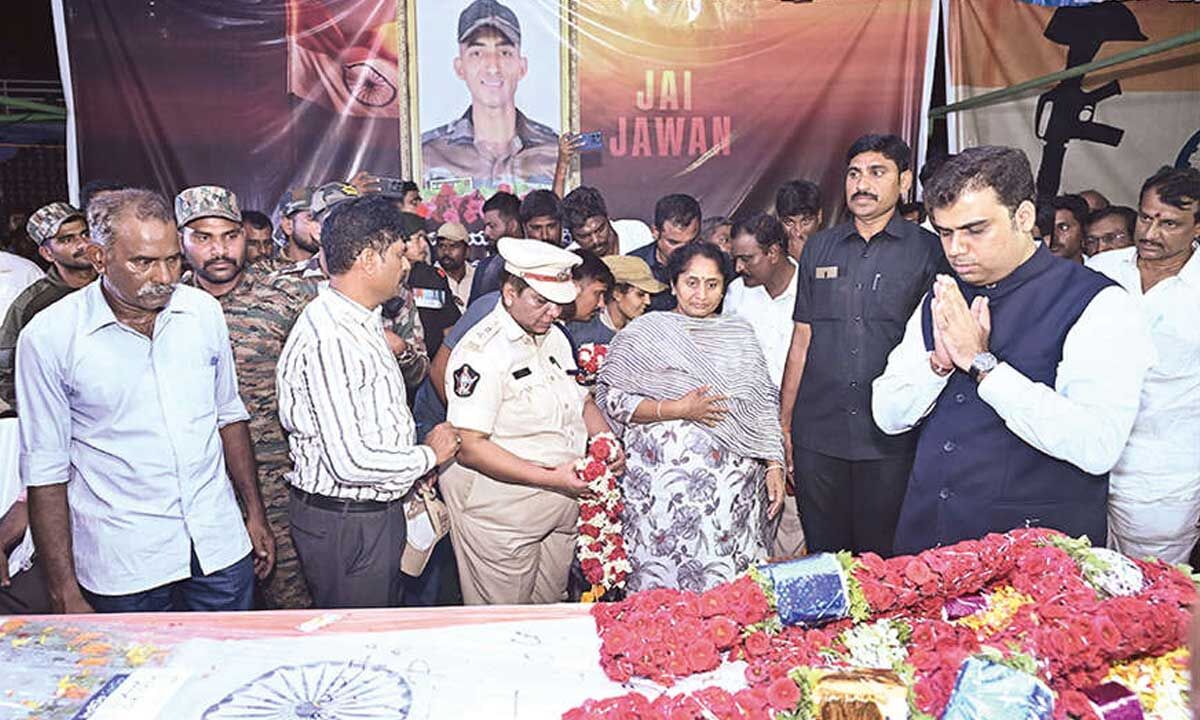 Murali Nayak mortal remains reaches his native village