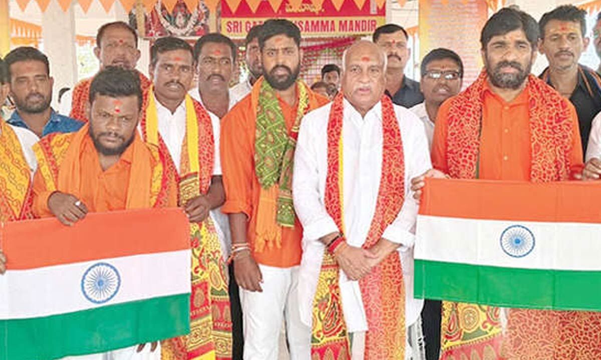 MLA performs puja for Indian Army