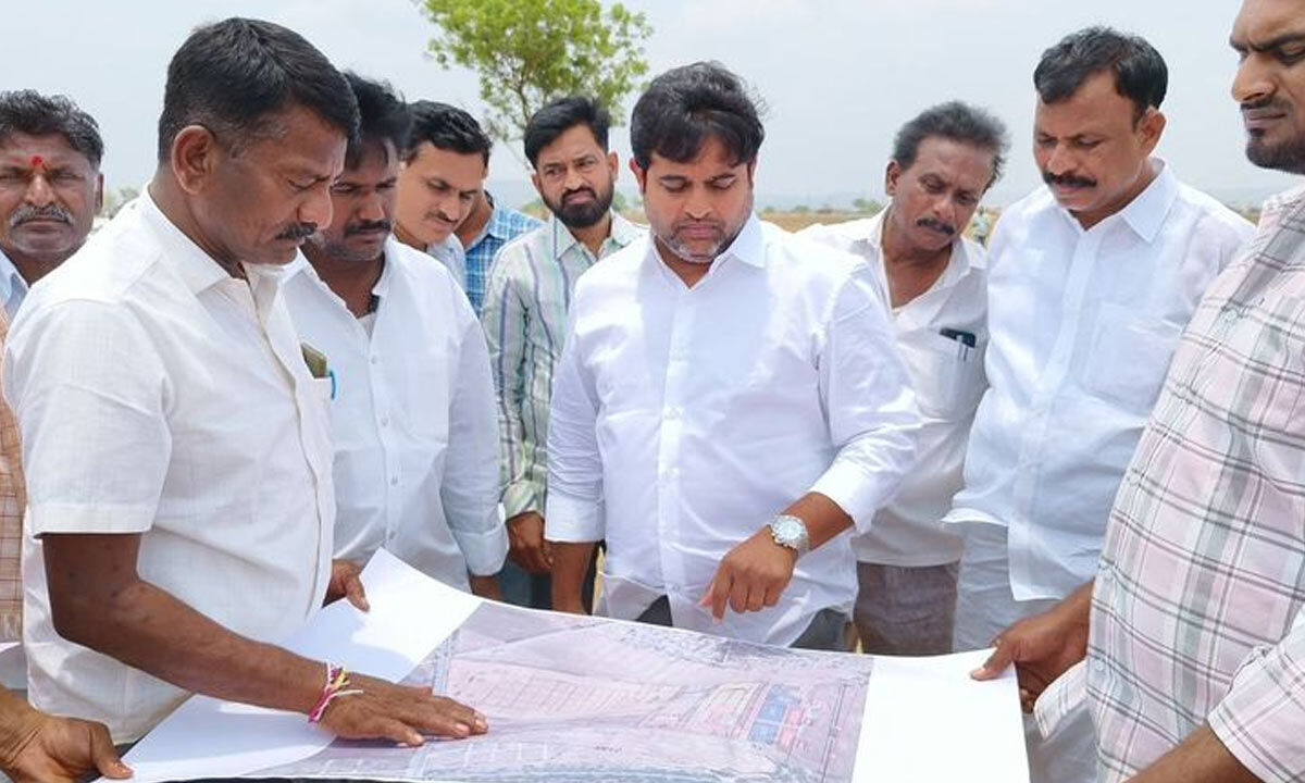 Kamalapuram MLA oversees grand Mahanadu preparations