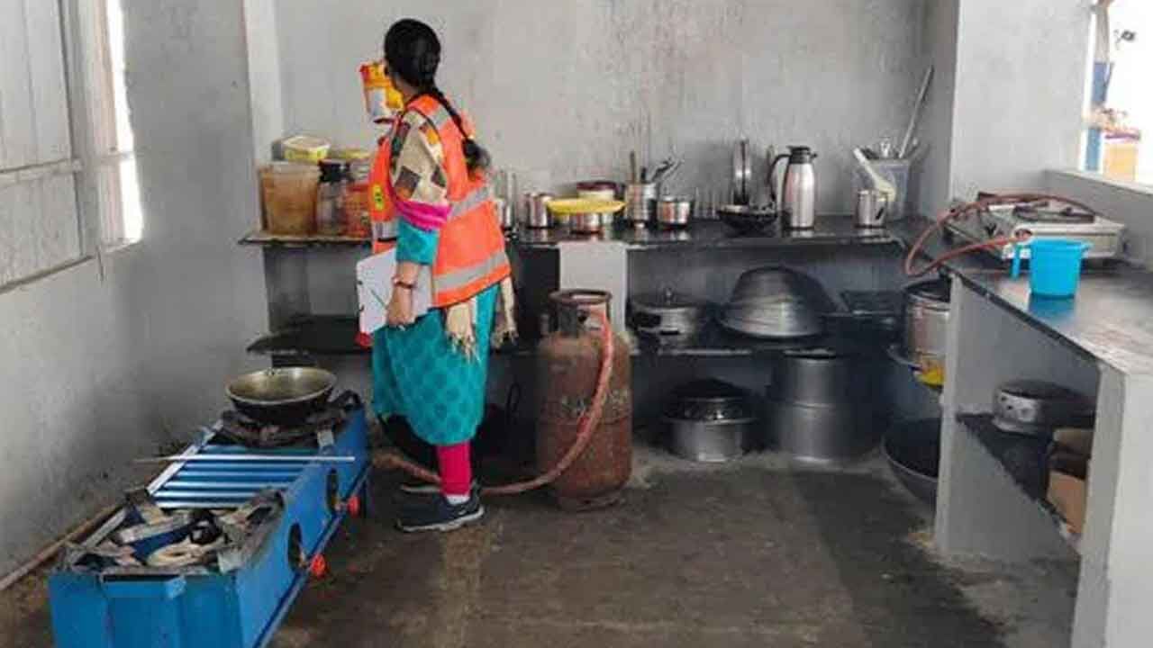 Hostels in a pickle as food teams uncover kitchen safety violations