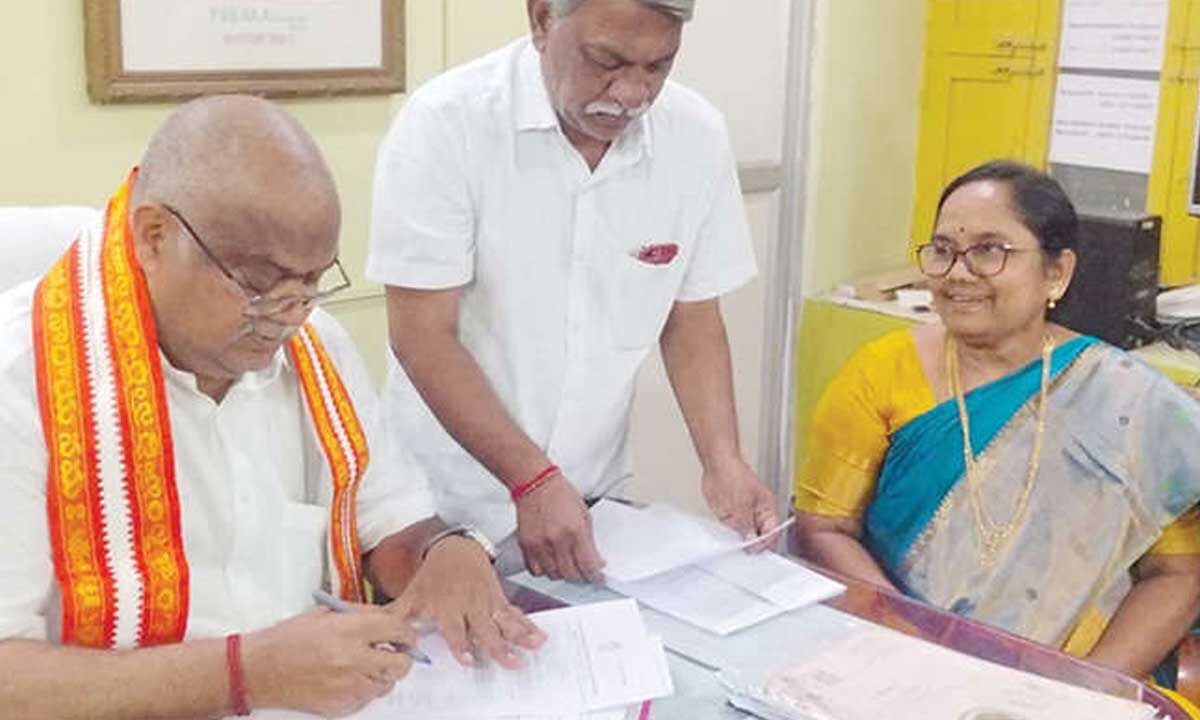 Trinadha Rao takes charge as EO