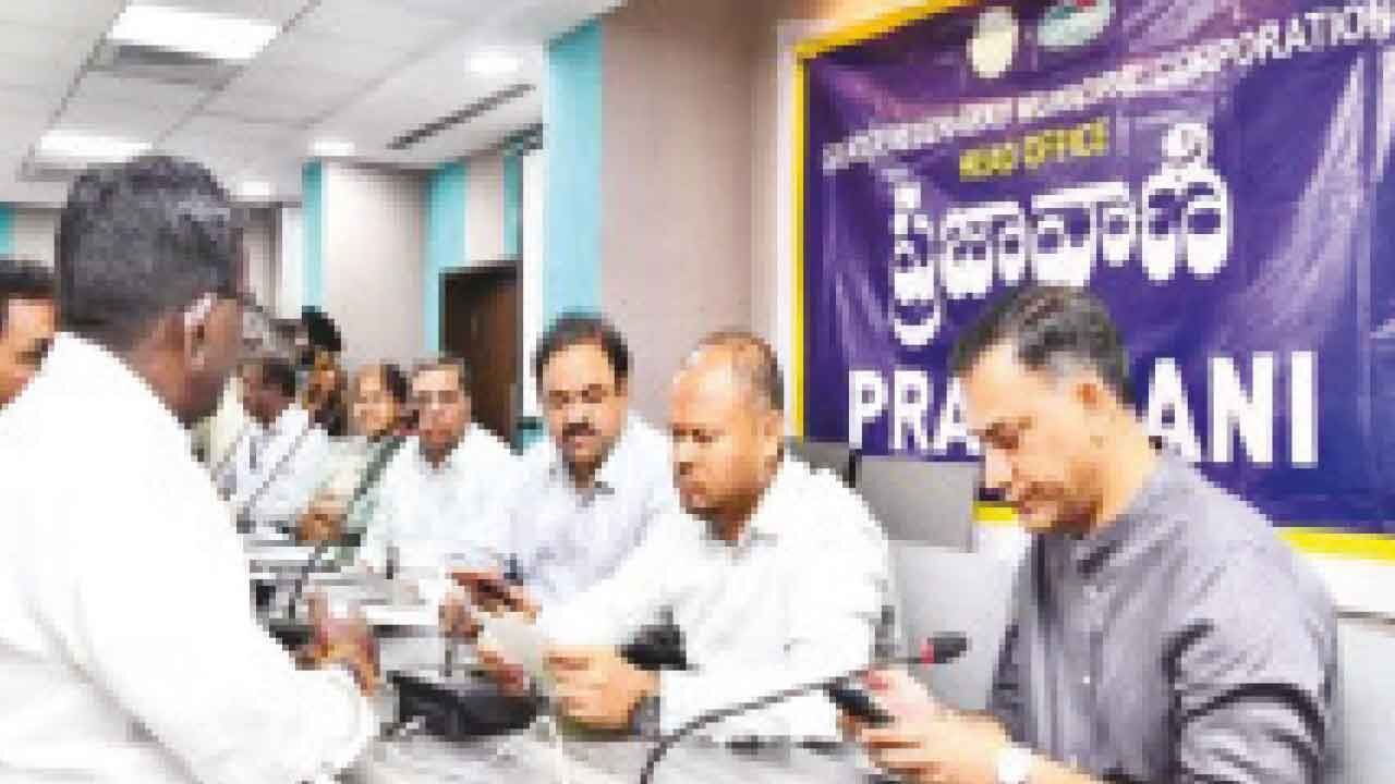 GHMC receives 166 applications in Prajavani