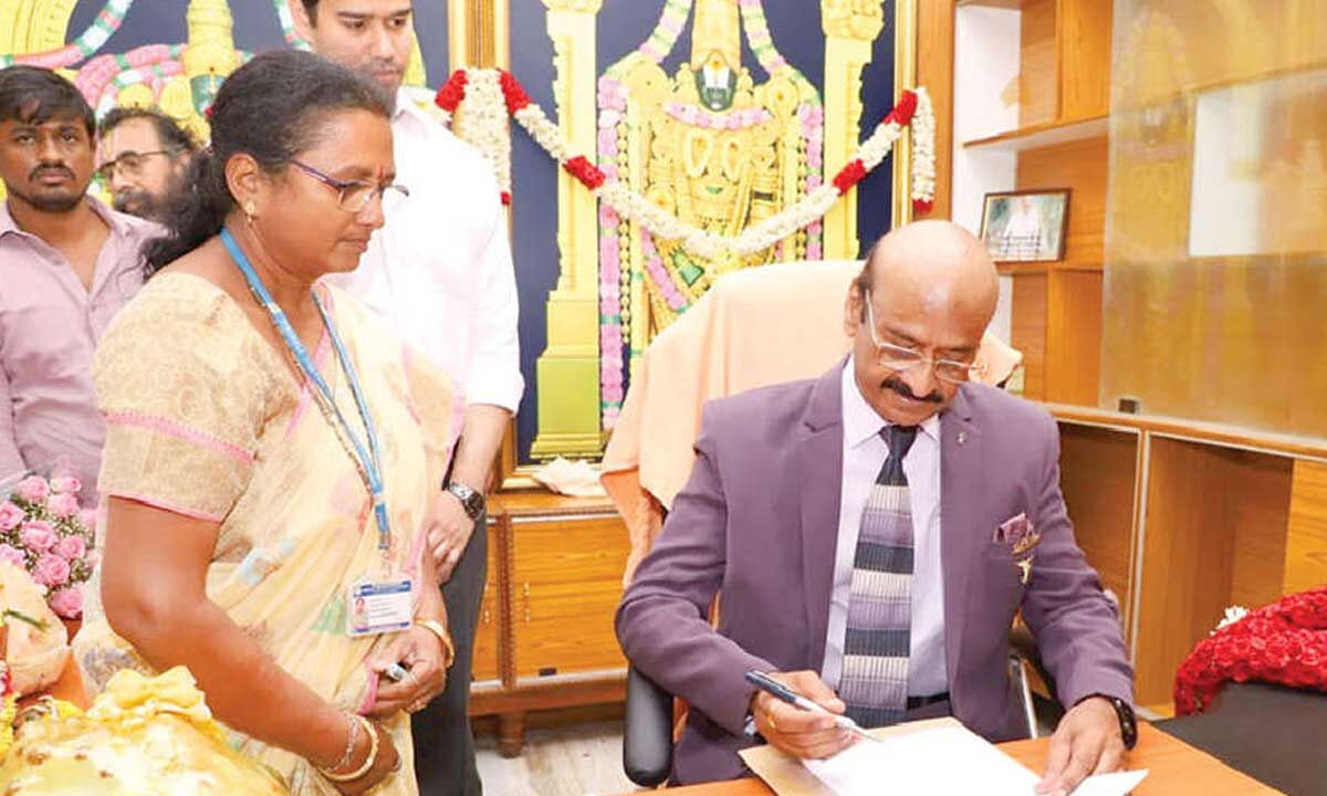 Dr Jagadeesh assumes charge as BIRRD Director