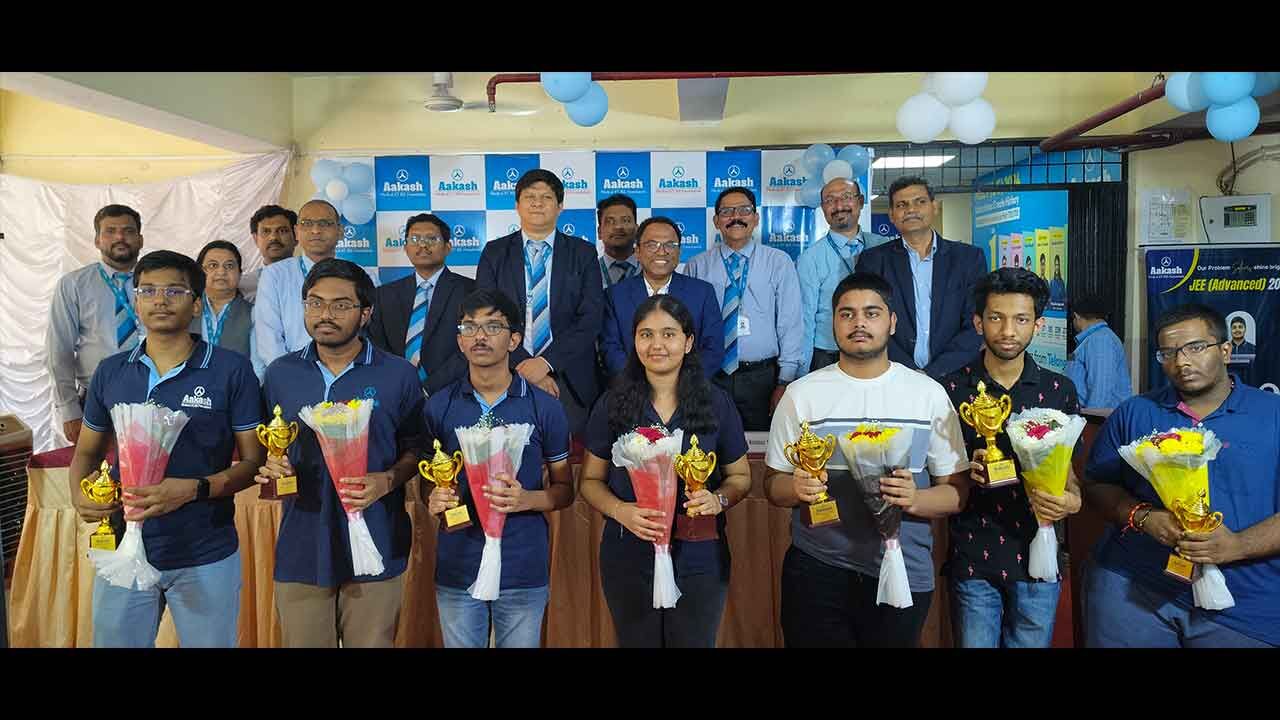 5 students of Aakash Educational Services Limited from Hyderabad Become ...