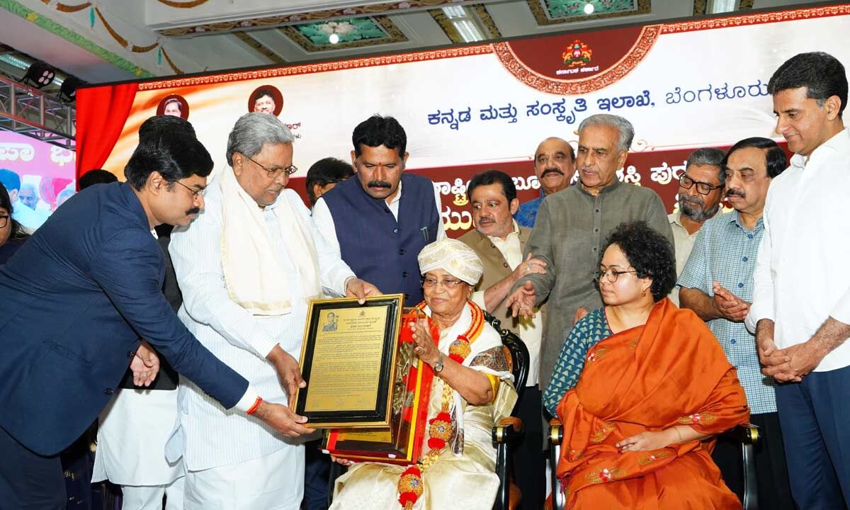 CM announces Rs 10 lakh award to Banu Mushtaq, Deepa Bhasthi