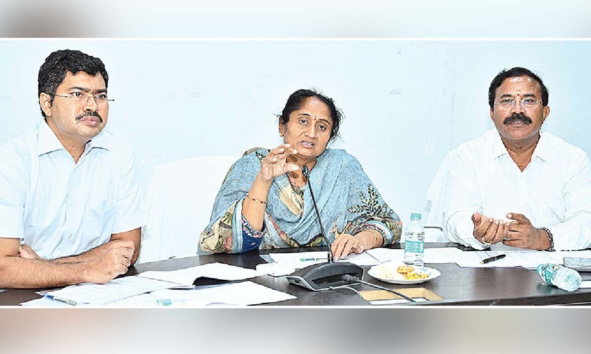 Artisans will be transformed into entrepreneurs, says Savitha