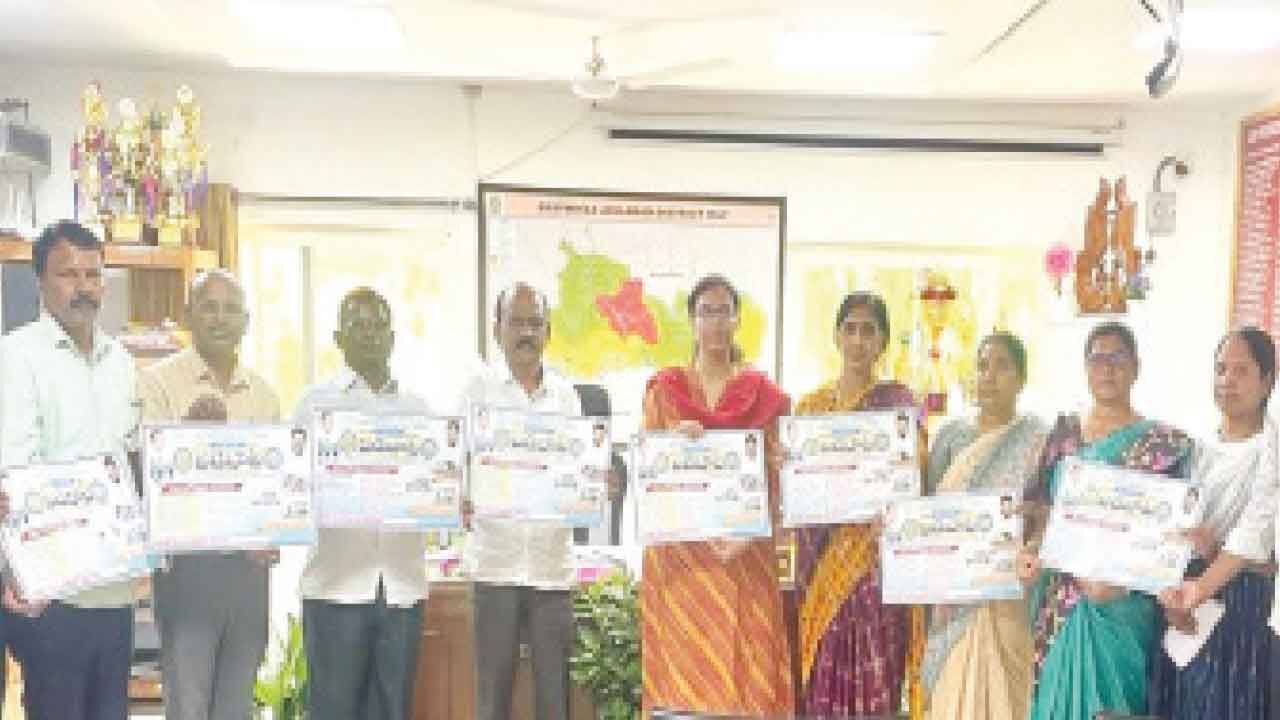 Utnoor: Wall posters on Badi bata released