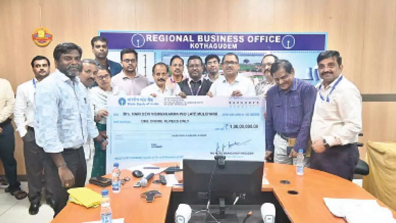 Singareni gives Rs 1 crore insurance cover to employees