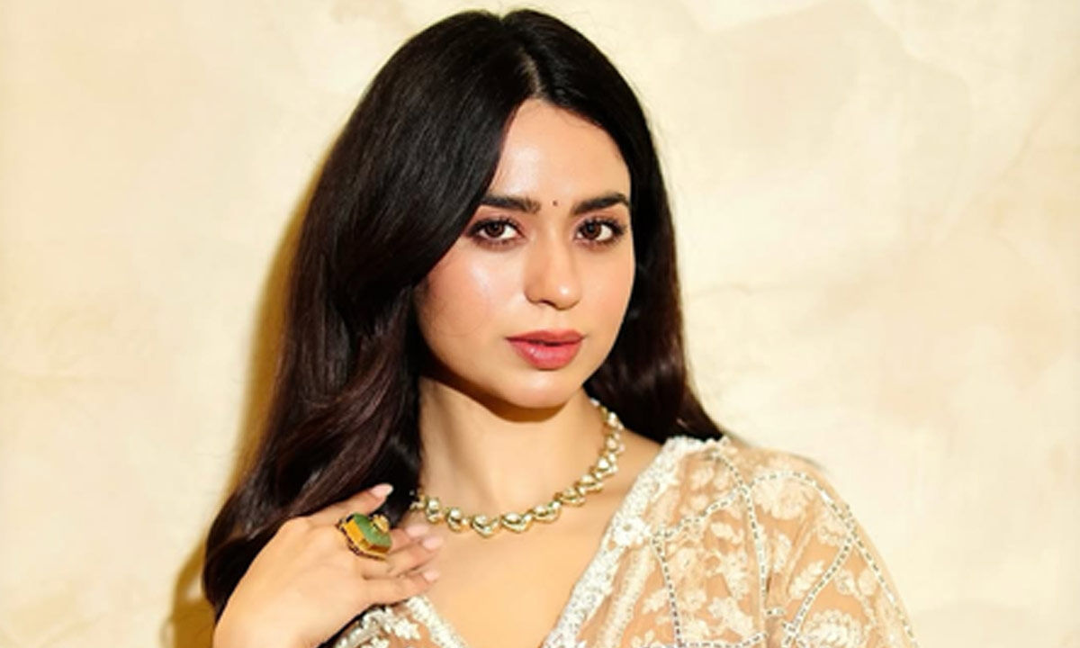 Soundarya Sharma says Akshay Kumar is a different person in front of the camera