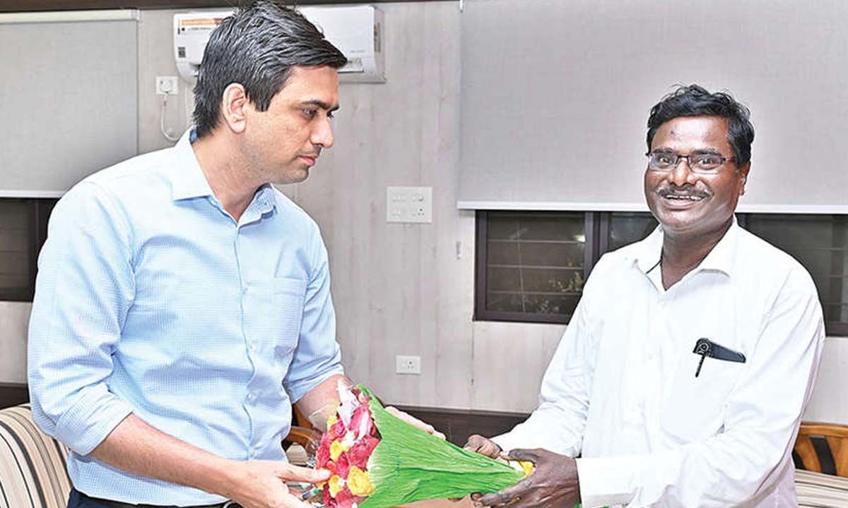 I&PR DD Velayudham takes charge in Chittoor