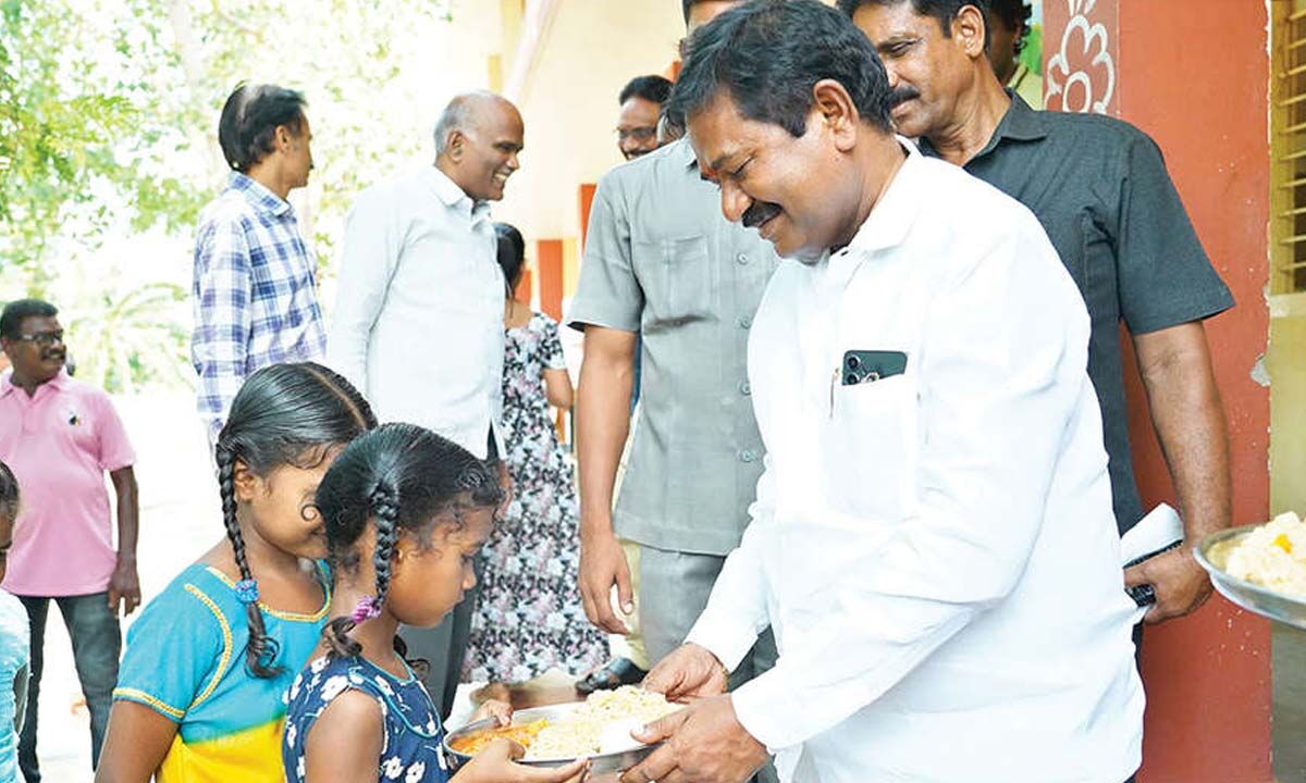 Minister launches enhanced midday meals scheme