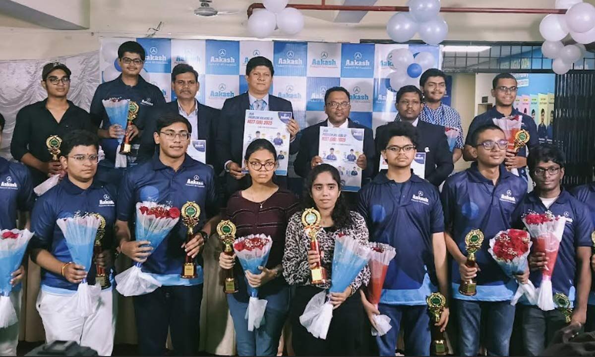 Aakash Educational Services Limited Star Shines Bright: 15 students ...