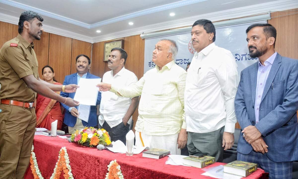 KSRTC Resumes Recruitment After 8 Years, Appoints 2,000 Driver-cum ...