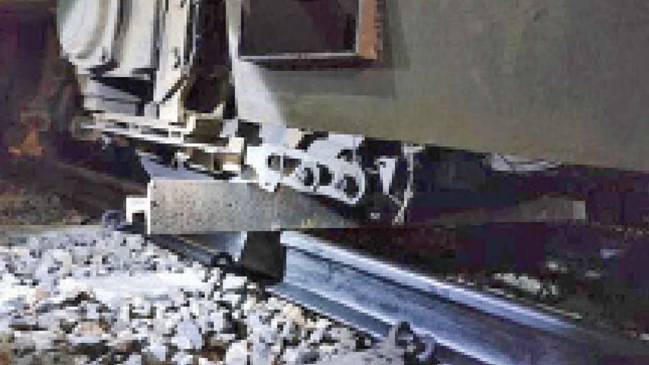 Narrow escape for HC judges as Yercaud Exp hits iron rod