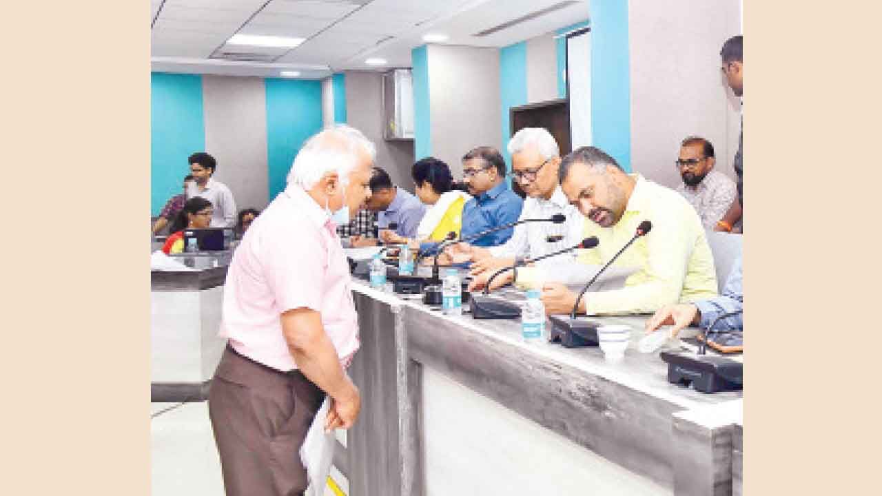 GHMC receives over 230 grievances in Prajavani