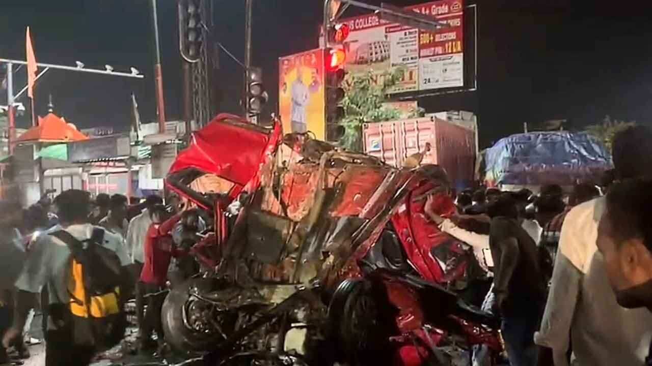 Three die, 16 injured as an over-speeding lorry rams into a fleet of ...