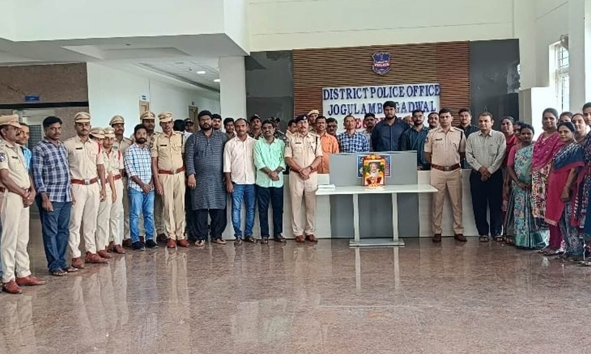 District SP T. Srinivasa Rao Pays Glowing Tribute to Former CM Konijeti ...