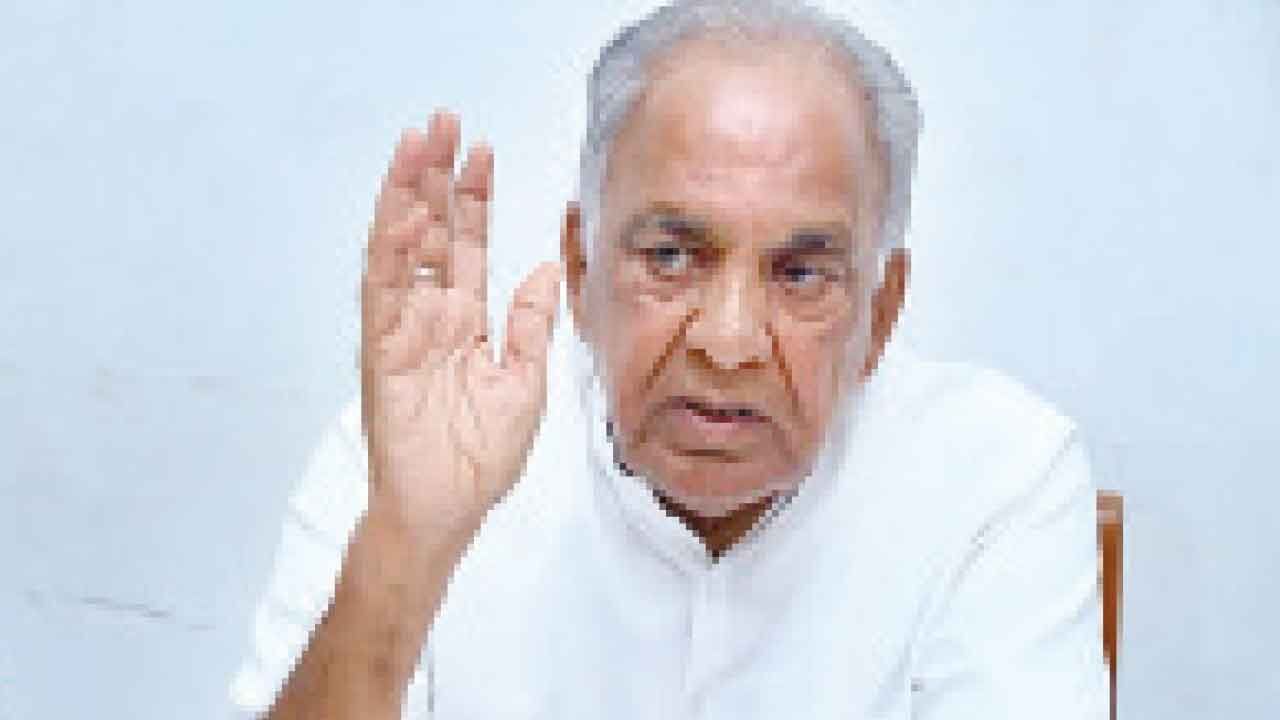 Minister slams BJP MLC for remarks against Chief Secretary